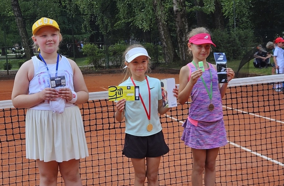 Jaunākās tenisistes Rīgā izcīna divas medaļas » irLiepāja